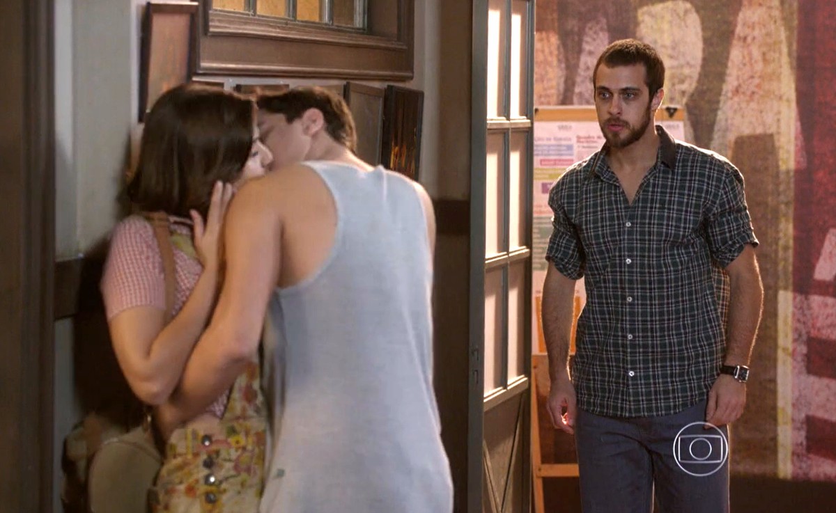 'Malhação Sonhos': Franz termina o namoro com Mari após vê-la aos ...