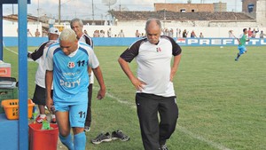 Caça-Rato se lesiona durante coletivo do Santa Cruz na cidade de Sairé ...