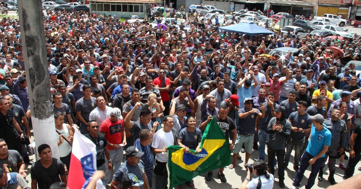 G1 - Policiais aceitam acordo com governo e encerram protestos no ...