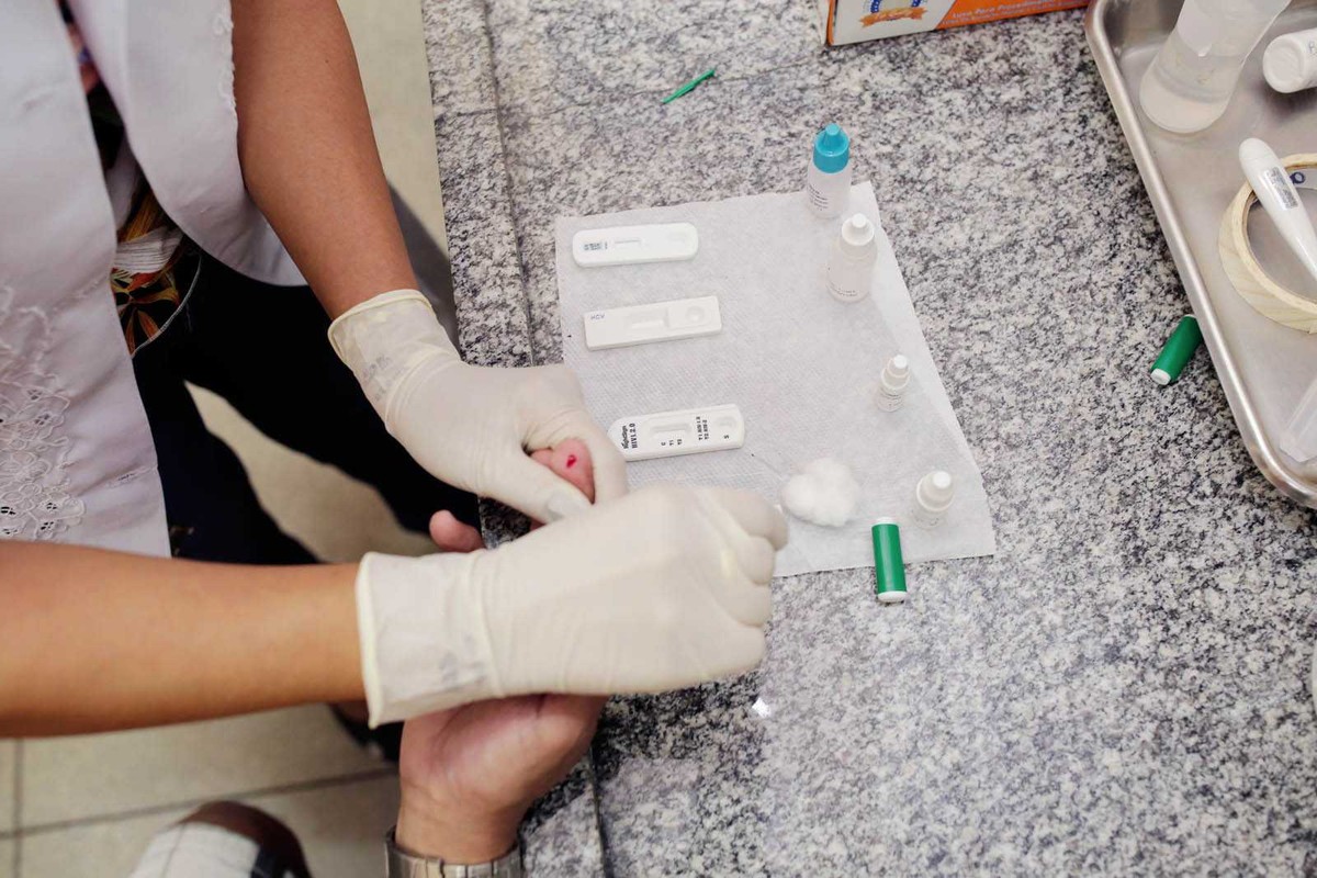 Testes rápidos para diagnosticar doenças sexualmente transmissíveis ...