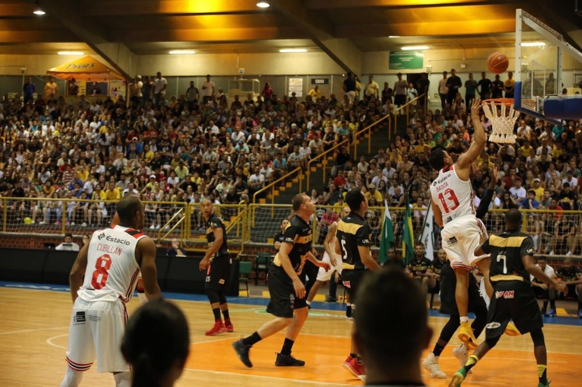Marquinhos e JP Batista lideram o Flamengo à primeira vitória no NBB ...