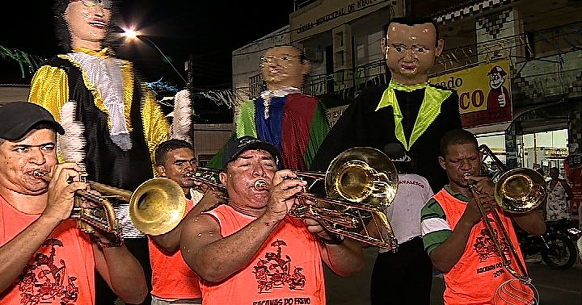 G1 - Prévia carnavalesca anima moradores de Neópolis, em Sergipe ...