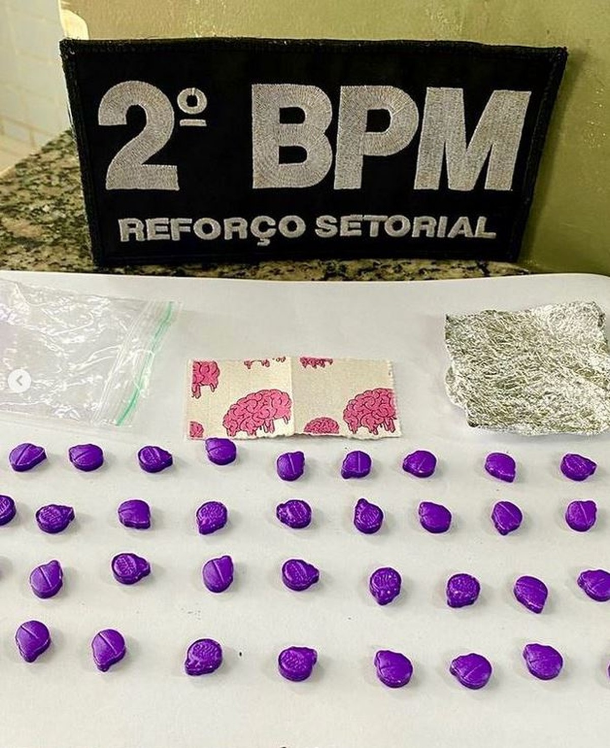 Foragido é preso com mais de 40 comprimidos de ecstasy e cartela de LSD ...