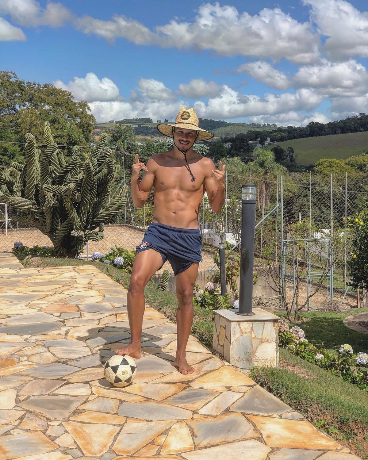 Yuri Lima, novo affair de IZA, é paulista e já jogou no Fluminense ...