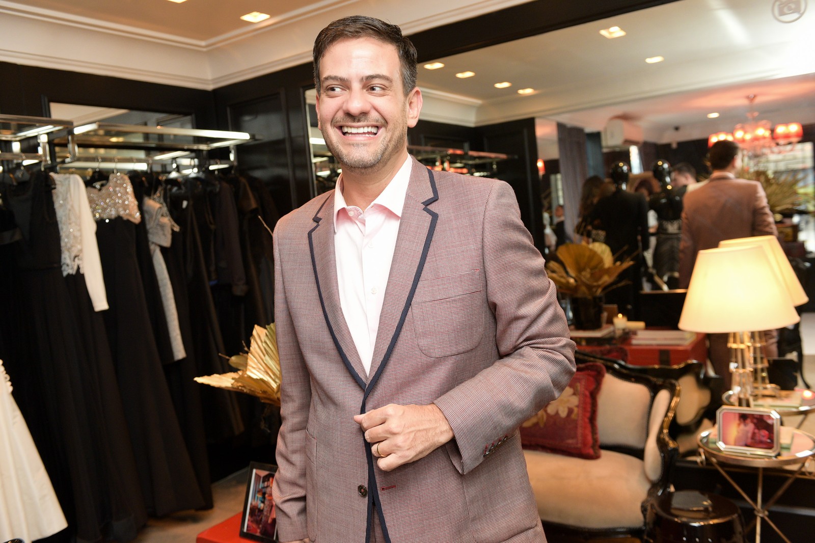 Sandro Barros celebra coleção Turandot | Lifestyle | Vogue