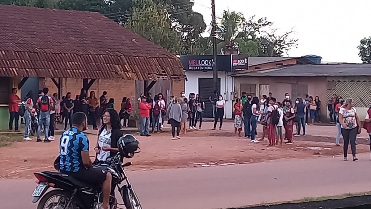 Motoristas e cobradores de ônibus em Macapá paralisam atividades e ...