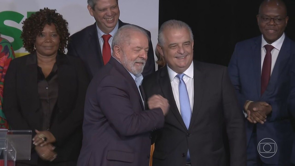 Lula deseja feliz Natal ao país e lembra que muitas famílias não terão ...