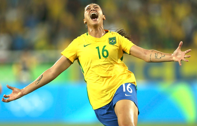 Autora de dois gols, Beatriz termina goleada na torcida por Cristiane