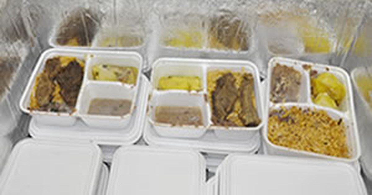 G1 - Policiais civis protocolam queixa contra comida estragada em MT ...