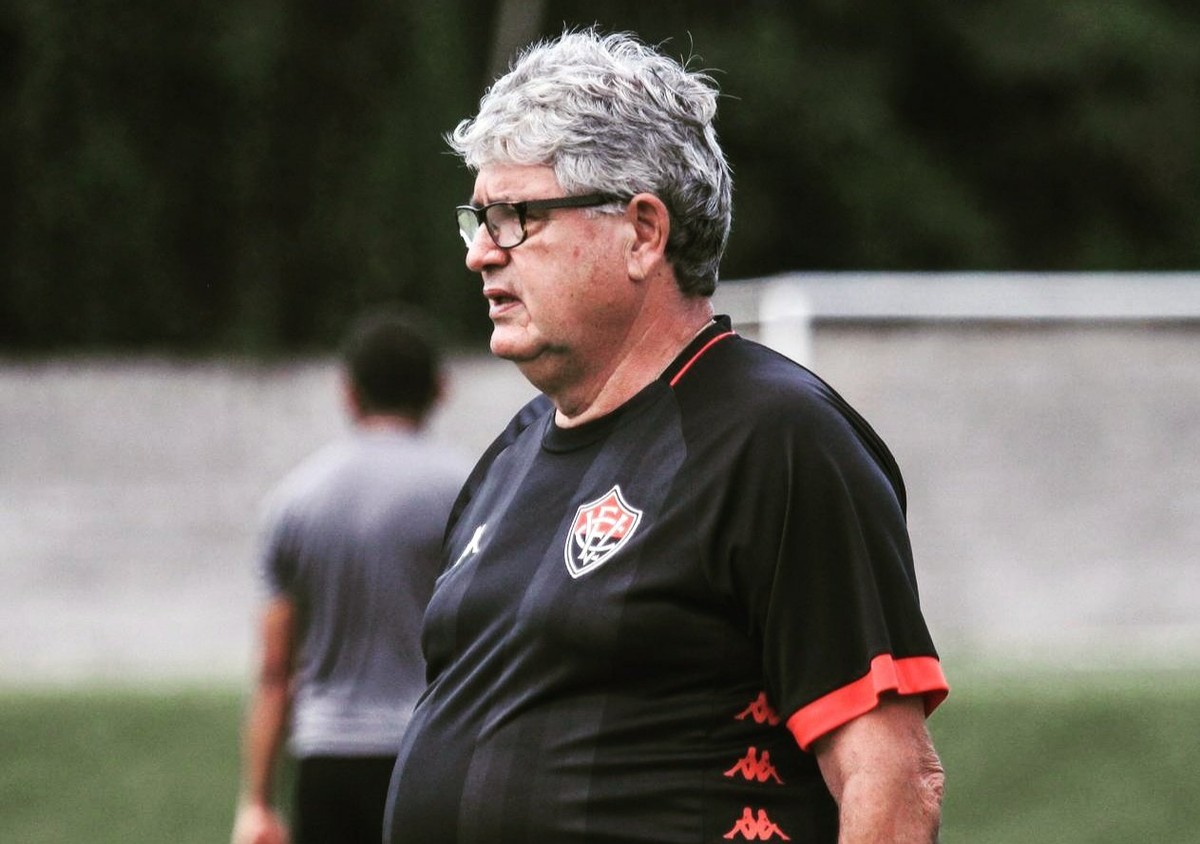 Em Primeiro Dia Como Técnico Do Vitória Geninho Se Apresenta Aos