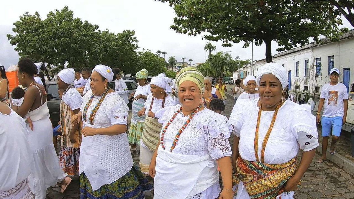 Baianas do acarajé: mulheres fortes criam os filhos com os temperos da ...