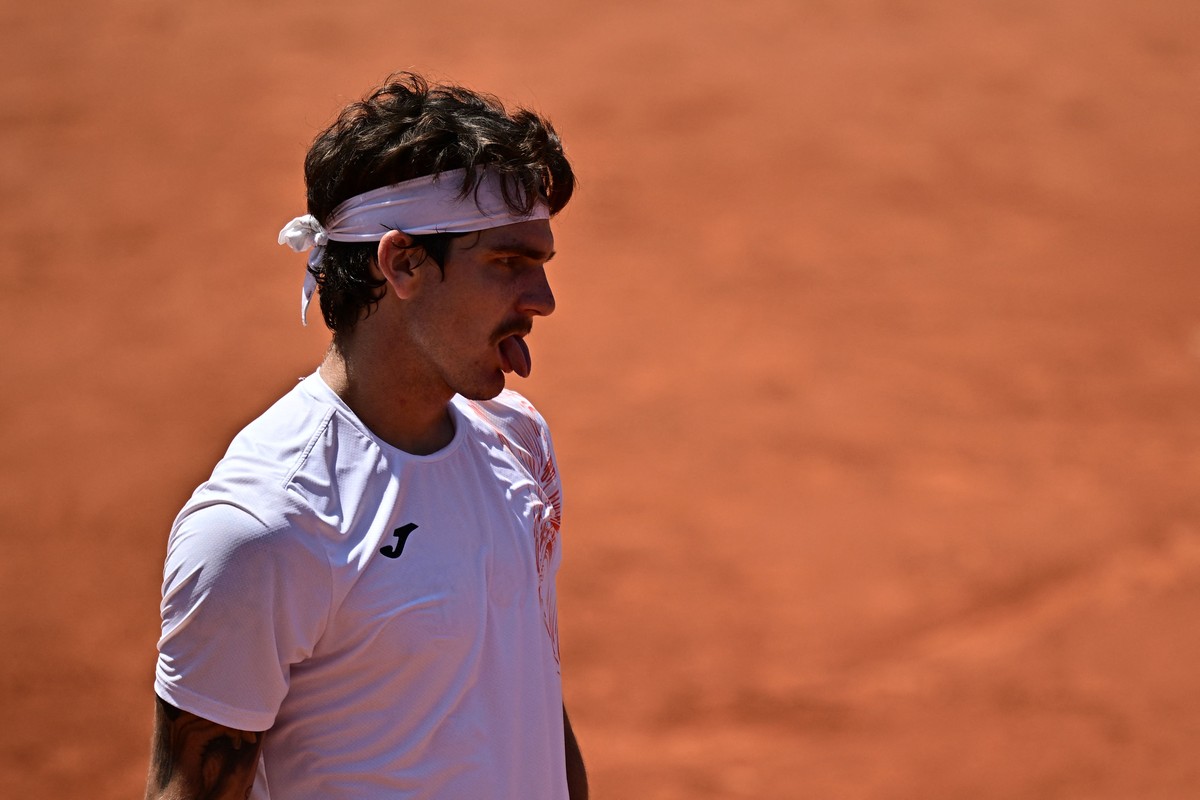 Tenista Thiago Wild chega ao Rio de Janeiro para se apresentar à Justiça