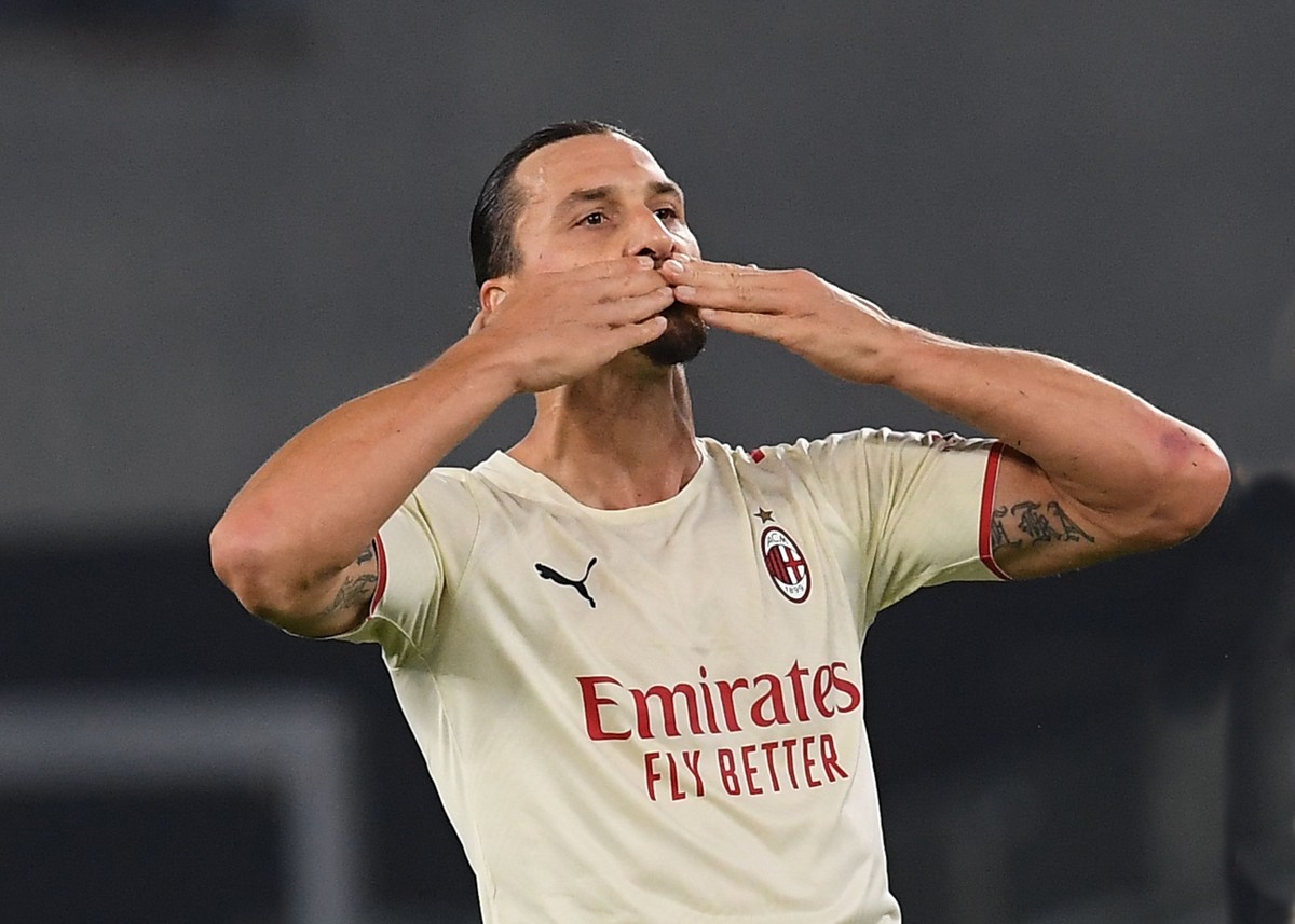 Ibrahimovic chega a 400 gols em ligas nacionais e diz que precisa das ...