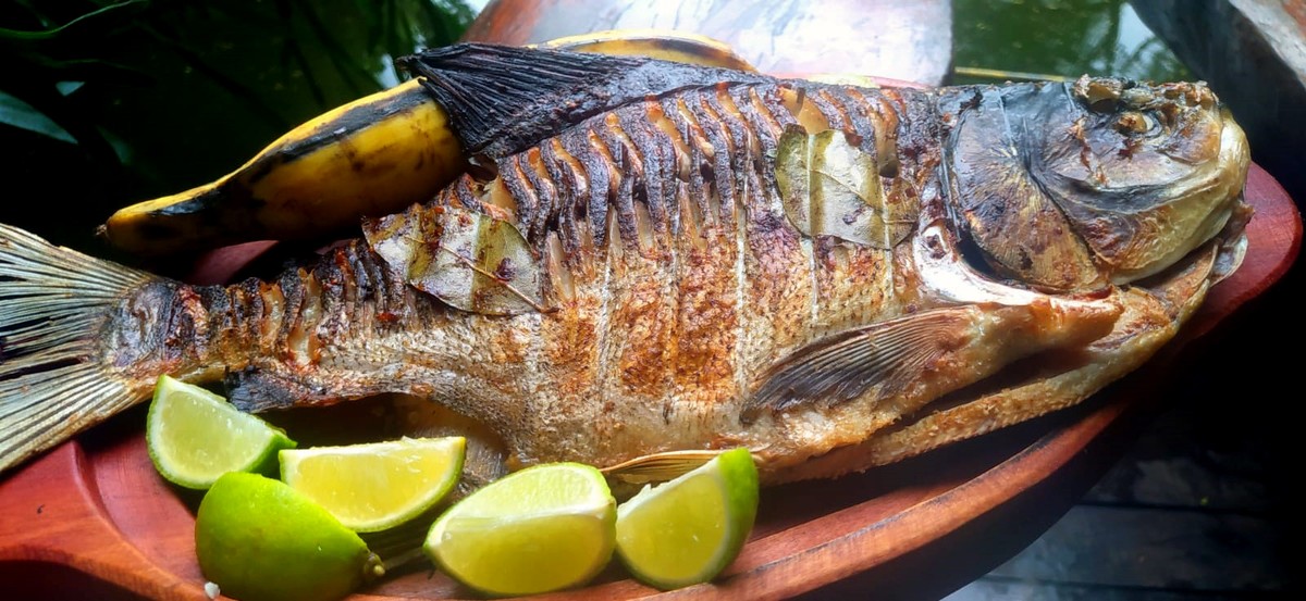 Pacu recheado com Farofa Cuiabana é assado na brasa | Receitando | G1