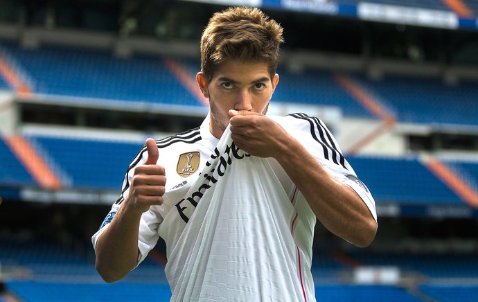 Lucas Silva é apresentado no Real: "Preparado para vestir essa camisa"