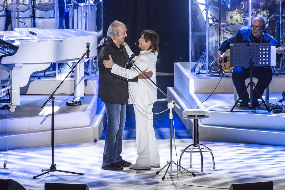 Roberto Carlos ainda não sabe como homenagear Erasmo no especial da TV ...