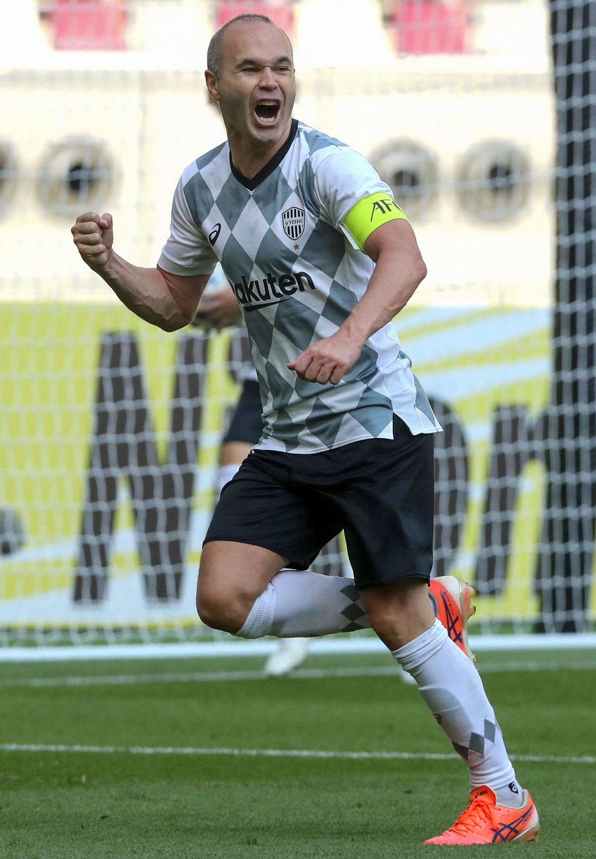 Iniesta marca, dá assistência, e Vissel Kobe vai às oitavas da ...