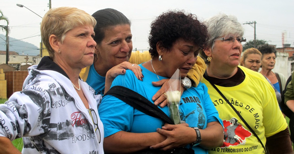 G1 - Corpo de vítima dos 'Crimes de Maio' é exumado em Santos ...