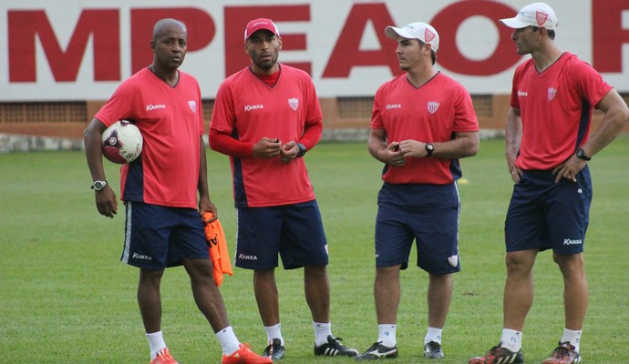 Edinho recorda tempos de goleiro e transmite confiança a grupo do Mogi