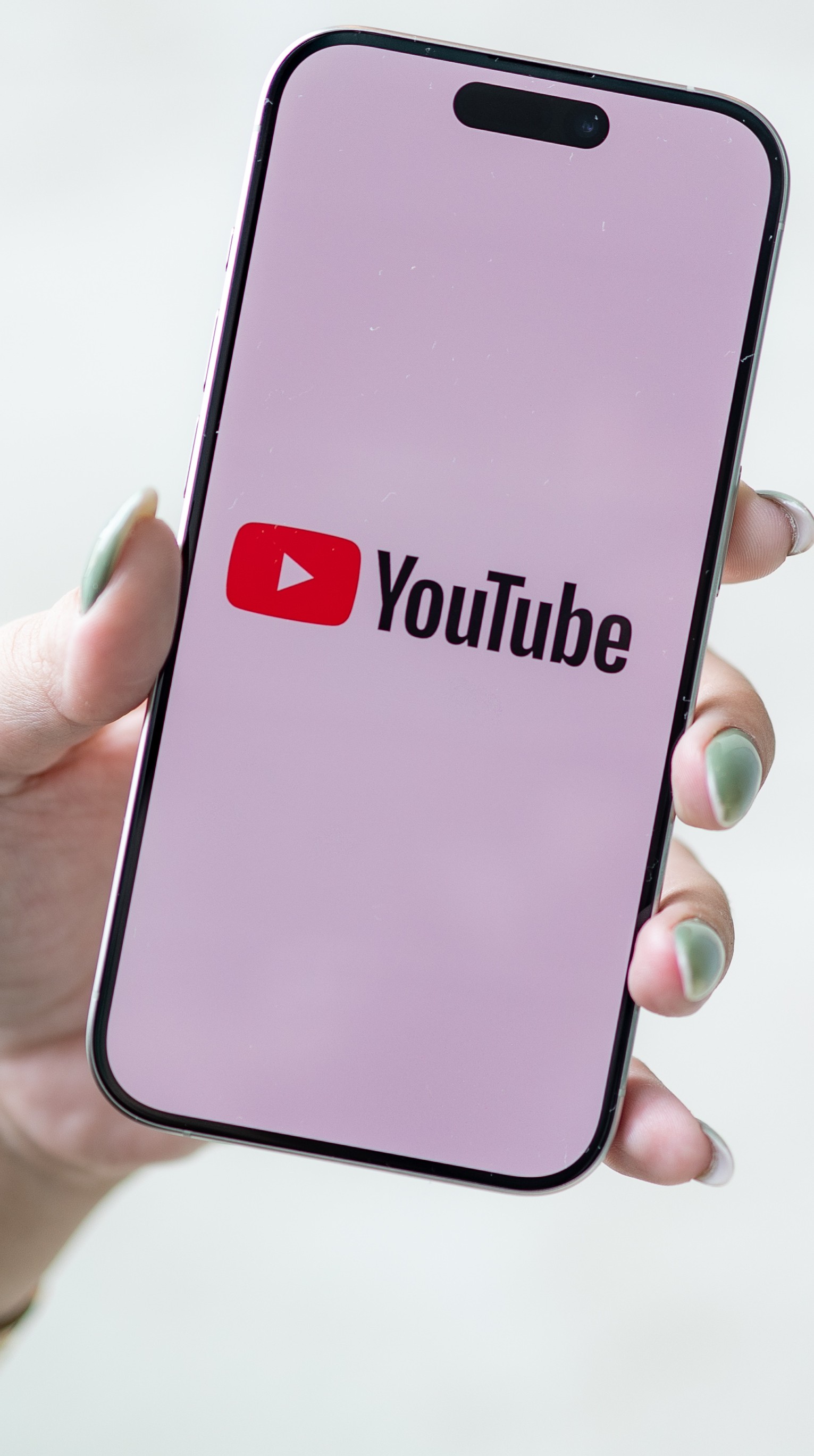 Quer baixar vídeos do YouTube no celular? Descubra como fazer