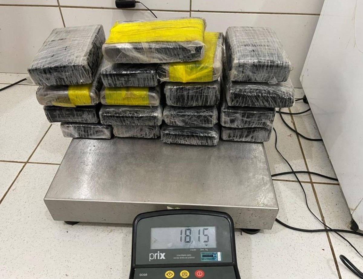 Polícia apreende mais de 18 quilos de droga durante abordagem no ...