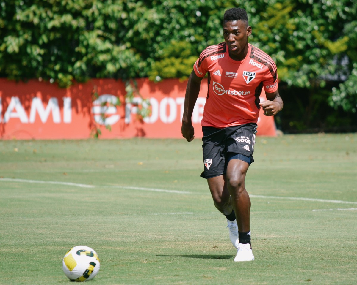 Léo explica por que recusou time francês para seguir no São Paulo | são ...