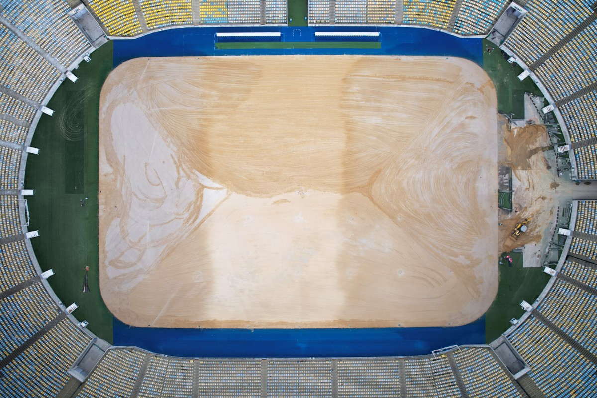 Campo de areia: Maracanã chega à terceira fase de troca de gramado ...