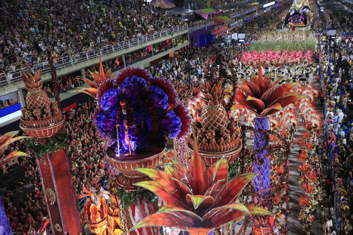 Gigantismo que pode custar: abre-alas do Salgueiro e alegorias da ...