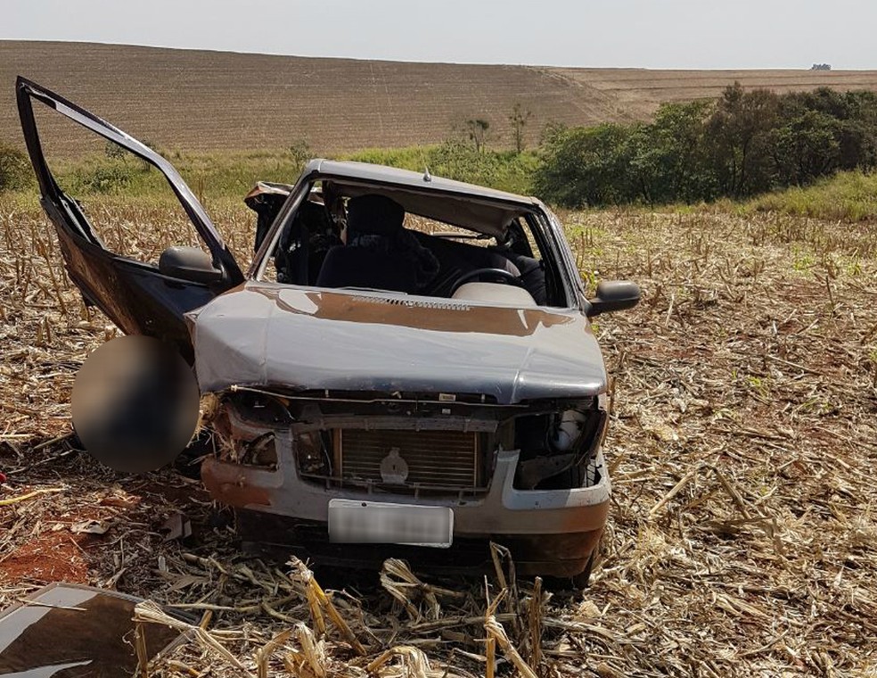 Dois homens morrem em capotamento na rodovia PR-090, no norte do PR | Norte e Noroeste | G1