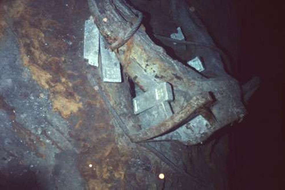 Navio da 2ª Guerra Mundial que levava 'caixas misteriosas' está a quase ...