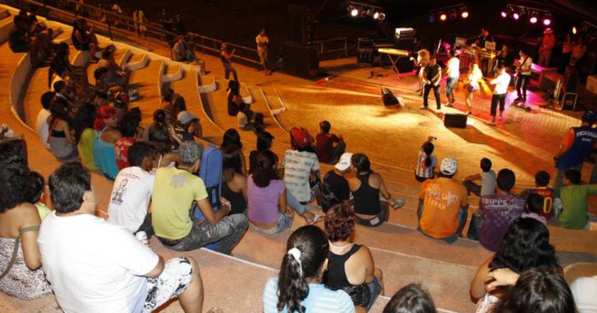 G1 - Shows animam o verão na orla de Icoaraci, em Belém - notícias em Pará