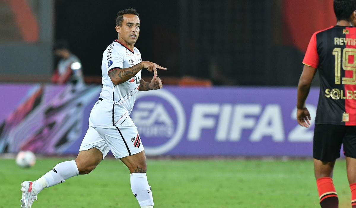 Jadson completa 100 jogos contra o Melgar, mas ainda busca espaço em ...