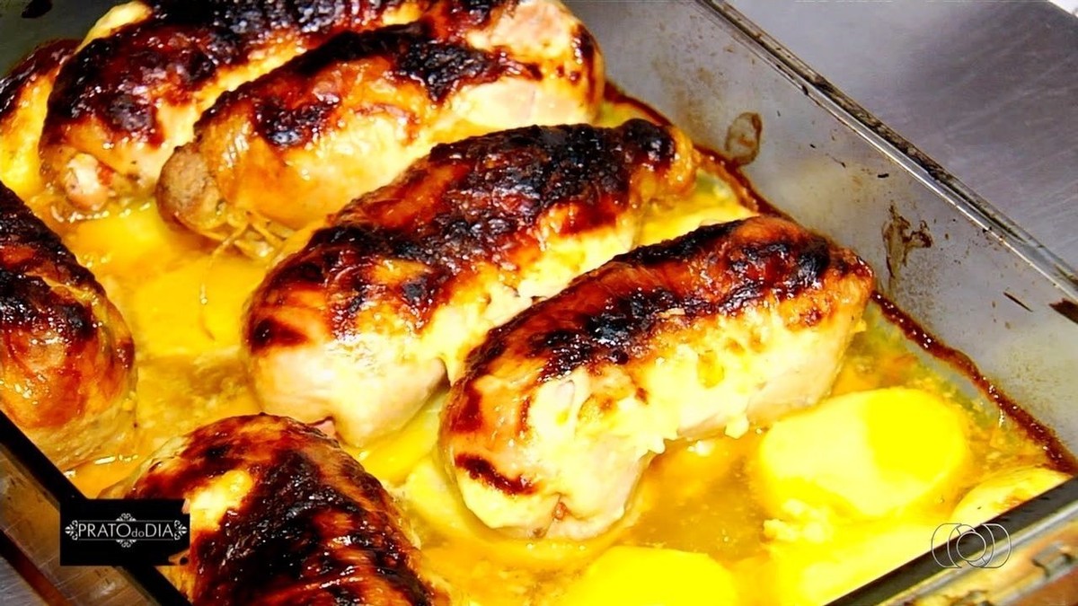 Saiba como preparar receita de coxa e sobrecoxa de frango recheadas que são famosas no Finsocial ...