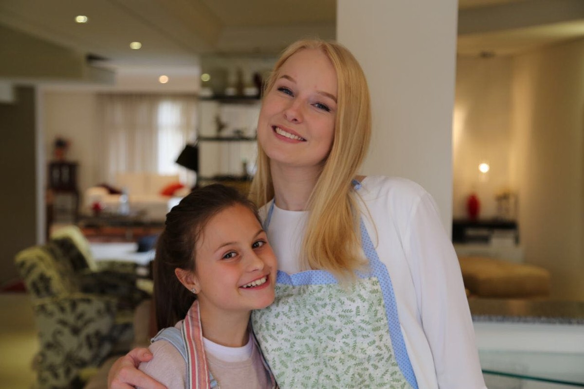 Rafa Gomes ensina youtuber NiceNienke a preparar brigadeiros | RPC ...