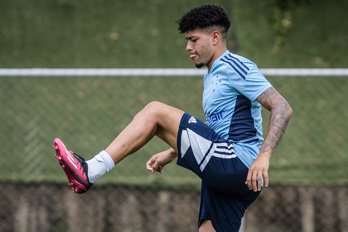 Filipe Machado treina com elenco do Cruzeiro pela primeira vez ...