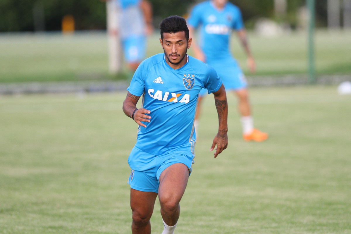 Rogério recebe crédito, mas se depara com concorrência no ataque do ...