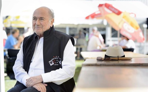 Blatter diz que não fez nada 'ilegal ou impróprio' - Época Negócios ...