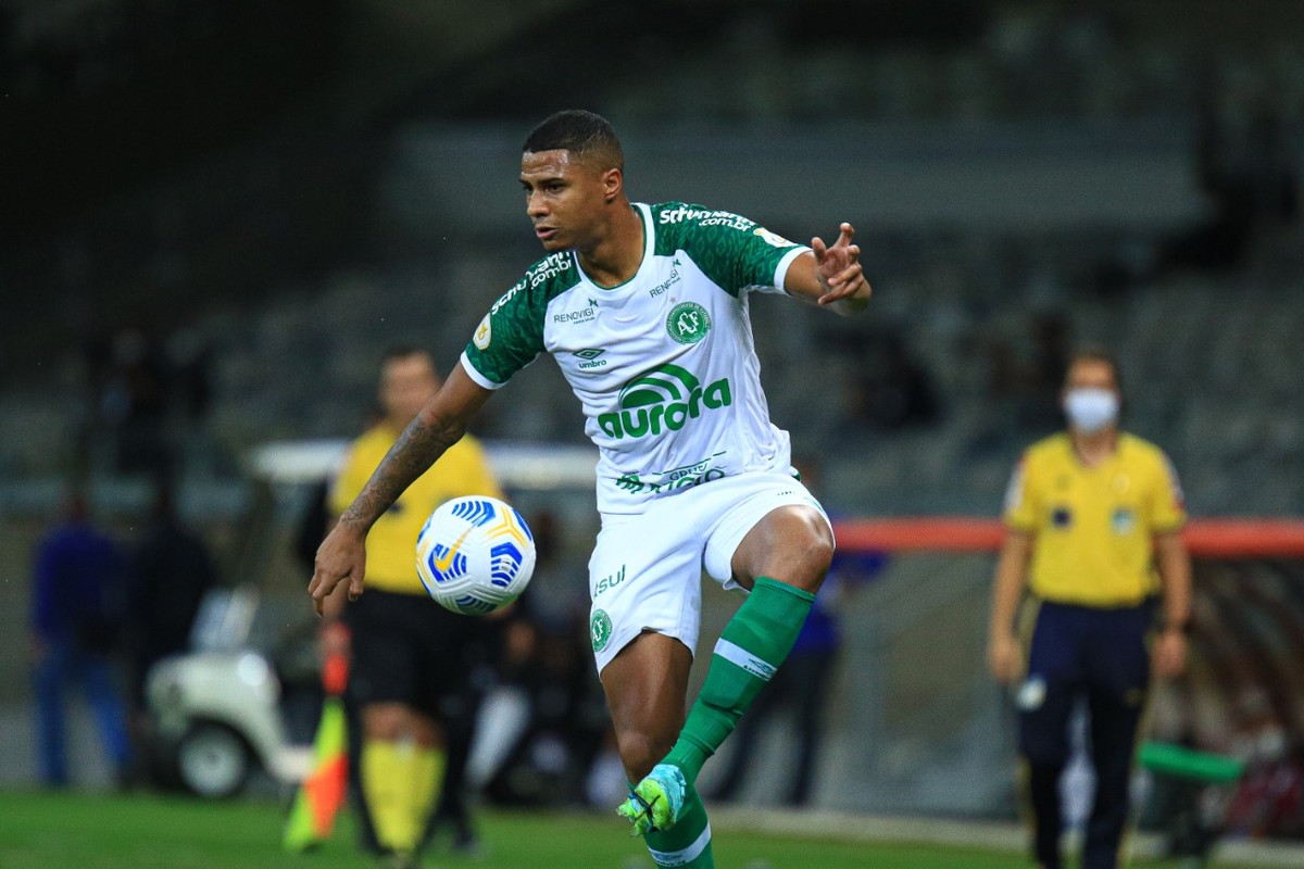 Derlan treina entre os titulares da Chapecoense, e Pintado pode manter ...