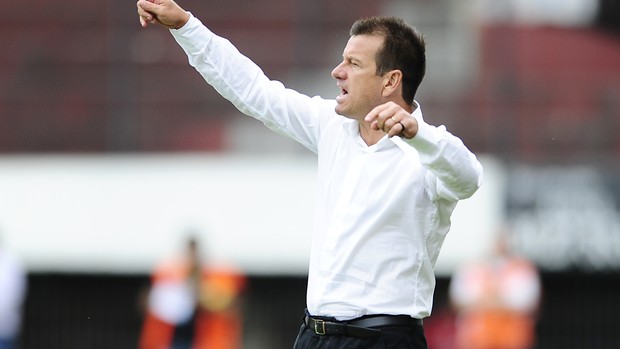 'Dunga sofre de mania de perseguição', diz comentarista | sportv.com