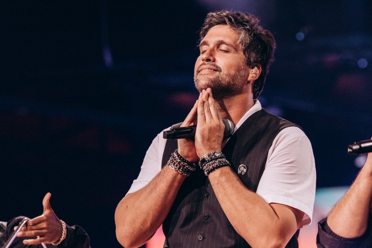 Leo Chaves anuncia 1º DVD da carreira solo e dá conselho para Simone e ...