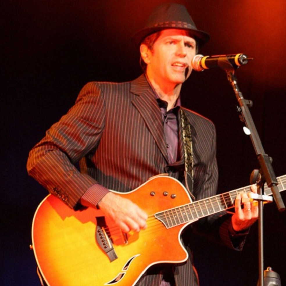 PALÁCIO DAS ARTES RECEBE LEONI COM SHOW 'TOUR SUCESSOS - ÁREA 35