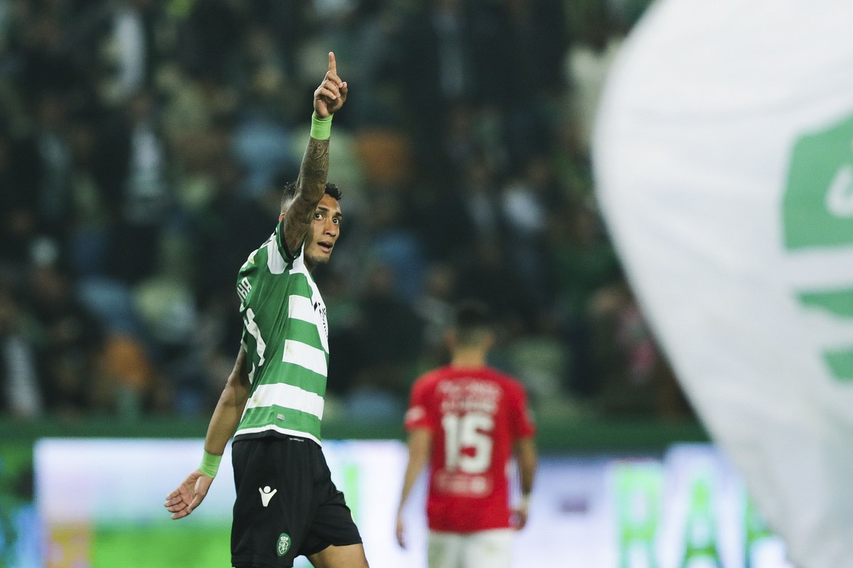 Sporting vence com gol de Raphinha e segue à caça dos líderes Porto e ...