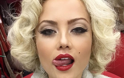 Parece? Ellen Rocche seduz no melhor estilo Marilyn Monroe - GQ | Musa
