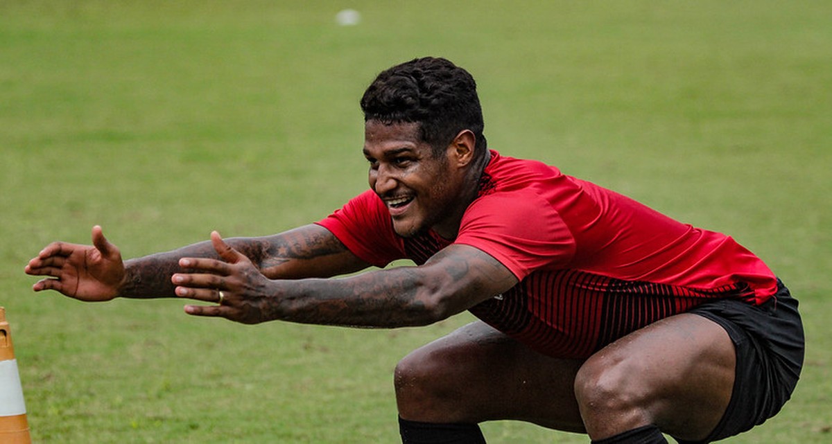 Dez atletas estão fora dos planos do Vitória e não treinam com grupo ...