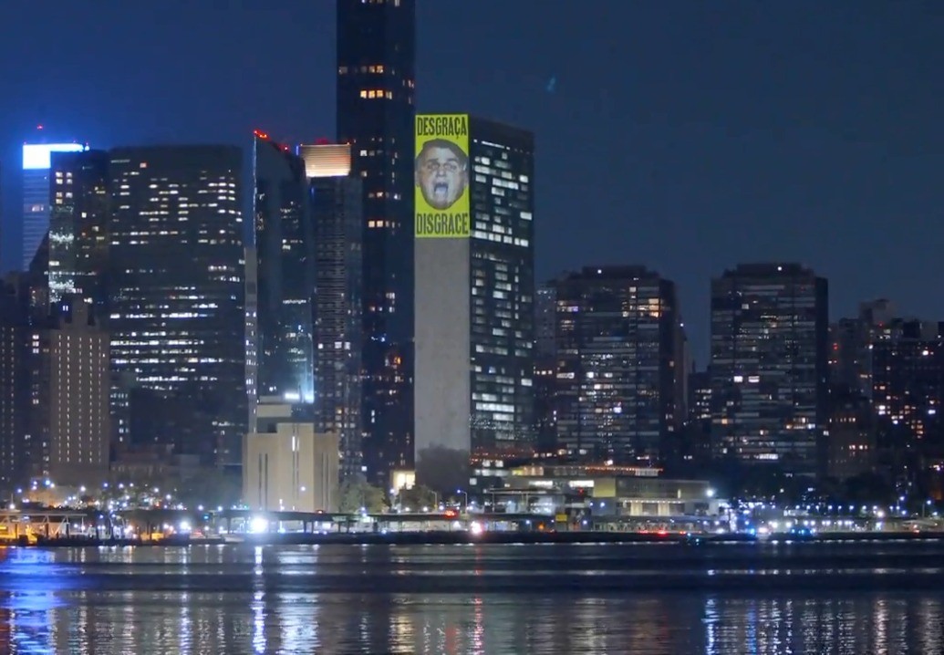 'Vergonha': Imagens contra Bolsonaro são projetadas em prédio da ONU ...