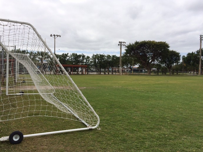 Gramado sintético e 10 mil lugares: conheça o campo de Adriano nos EUA