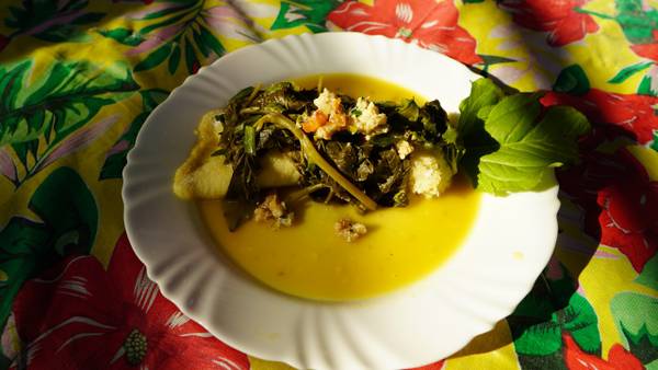 Tapioca recheada com caranguejo e molhada com tucupi | Receitas