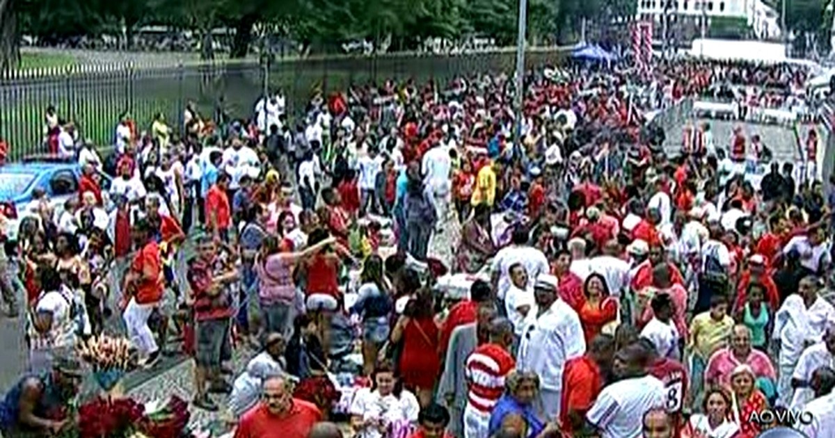 G1 - Fiéis lotam igreja no Subúrbio do Rio para festejar o Dia de São ...