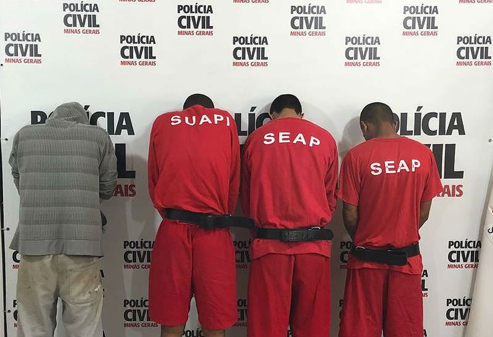 Suspeitos De Envolvimento Em Homicídios São Apresentados Pela Polícia