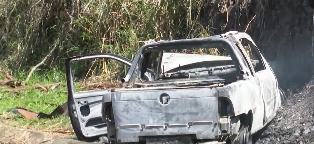 Mulher morre carbonizada após caminhonete bater em pedras e pegar fogo na PR-445 | Norte e ...